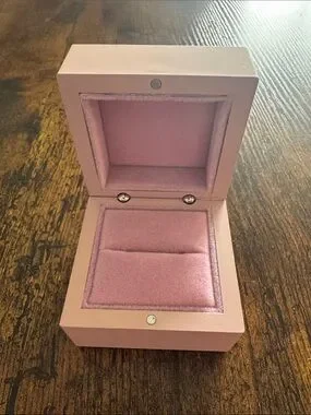 Dimond Nexus | Other | Pink Hard Case Empty Ring Box Diamond Nexus ...